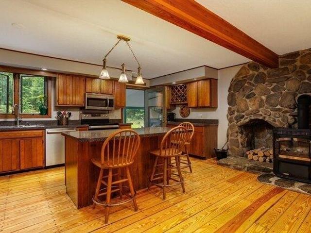 house with 3 bedroom, Leominster MA ES105207565
