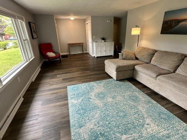 house with 3 bedroom, Leominster MA ES103162526