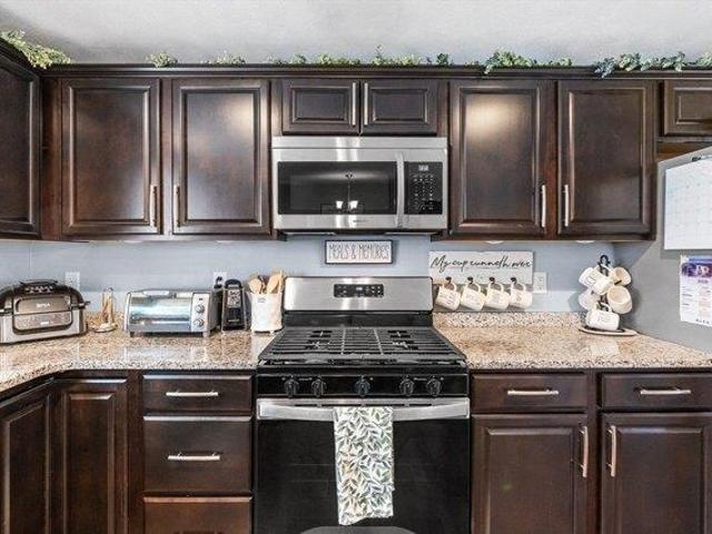 house with 3 bedroom, Leominster MA ES103807688