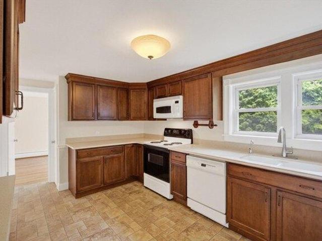 house with 3 bedroom, Leominster MA ES103928027