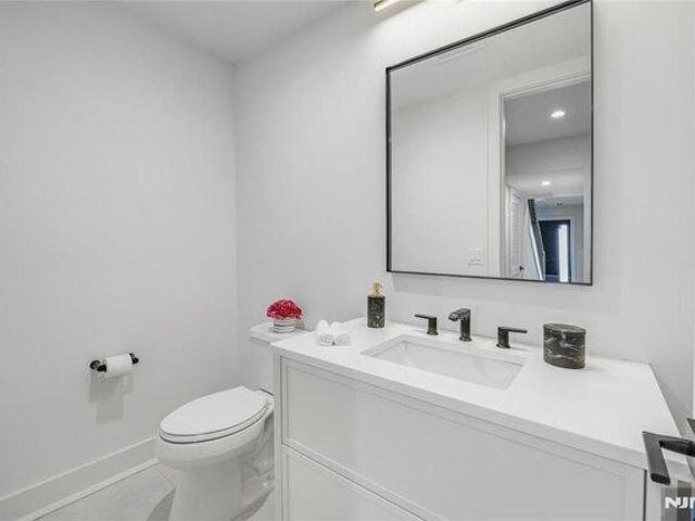 house with 3 bedroom, Leonia NJ ES105124171