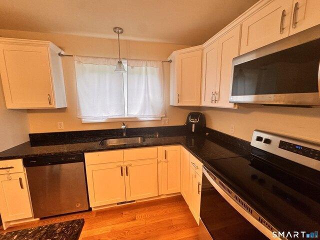 house with 3 bedroom, Ledyard CT DS104478008