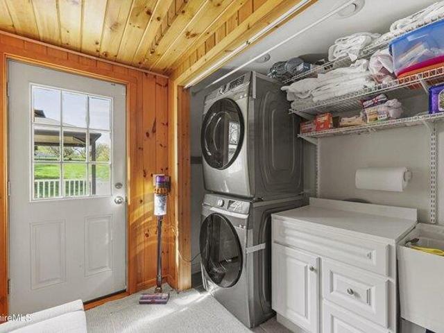 house with 3 bedroom, Lee MA DLS102342858
