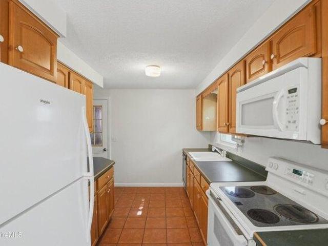 house with 3 bedroom, Lee MA DS103070089