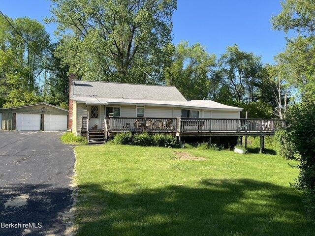 house with 3 bedroom, Lee MA DS104078258