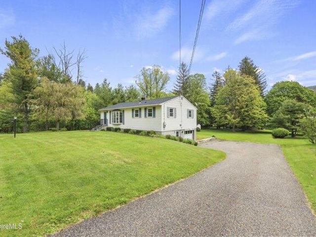 house with 3 bedroom, Lee MA DS104112494
