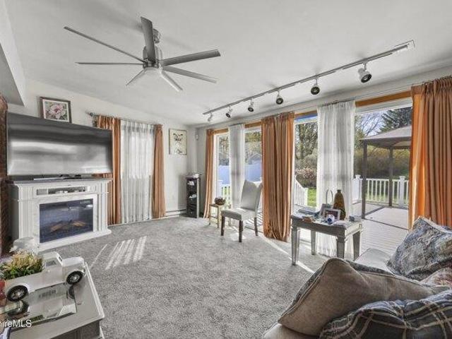 house with 3 bedroom, Lee MA ES104994883
