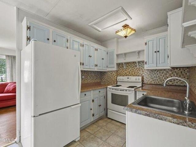 house with 3 bedroom, Lee MA ES105173875