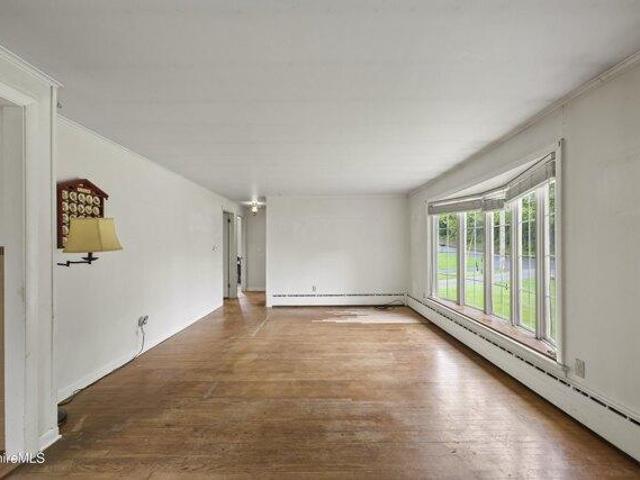house with 3 bedroom, Lee MA ES105204492
