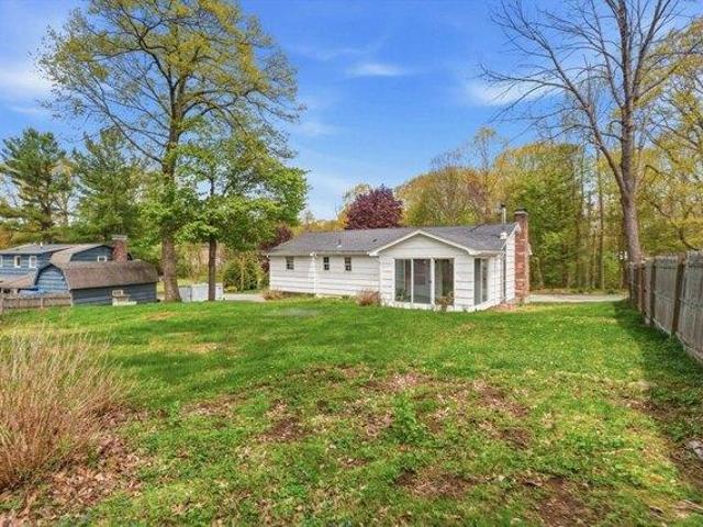 house with 3 bedroom, Leicester MA DLS102478375