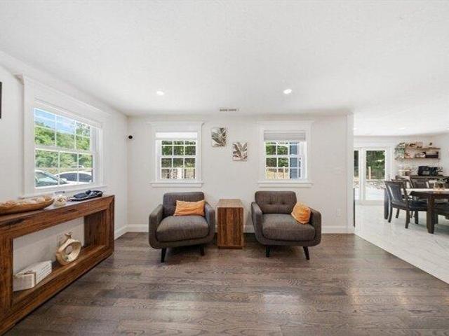 house with 3 bedroom, Leicester MA ES104112715