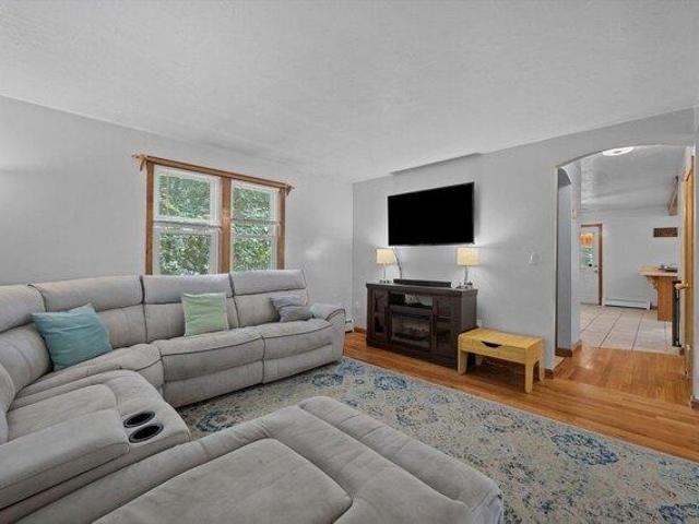 house with 3 bedroom, Leicester MA ES105175622