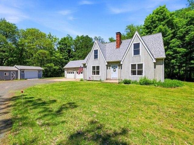 house with 3 bedroom, Leverett MA DS102777646