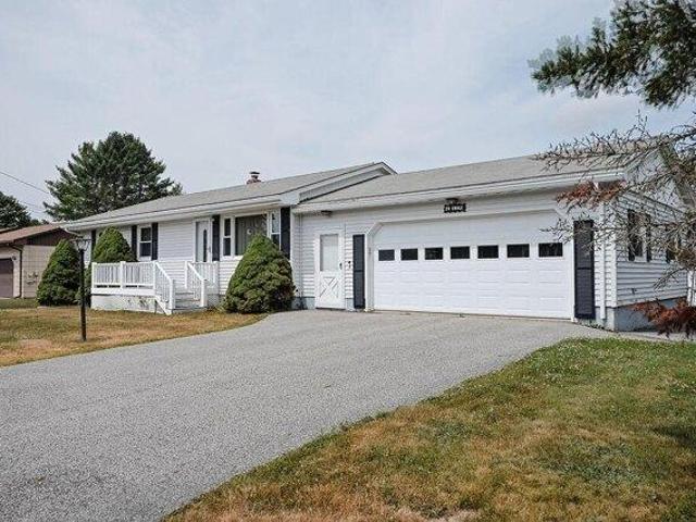 house with 3 bedroom, Lewiston ME ES104478383