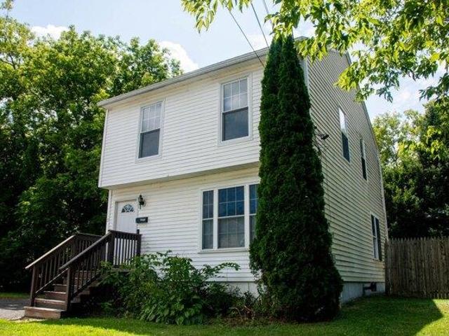 house with 3 bedroom, Lewiston ME ES104853247