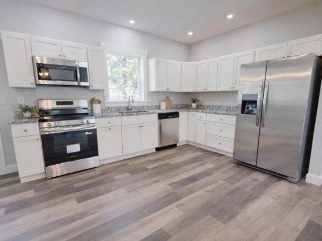 house with 3 bedroom, Lewiston ME ES105193597
