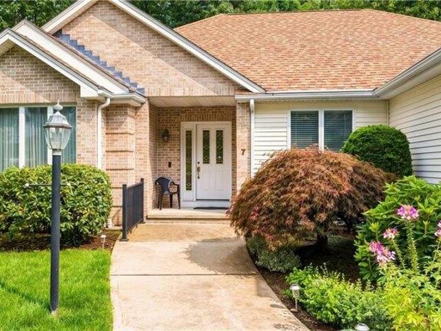 house with 3 bedroom, Lincoln RI ES105106510