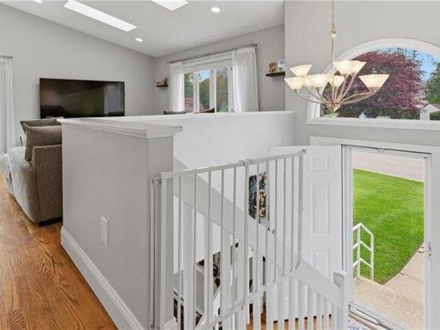 house with 3 bedroom, Lincoln RI ES103222684