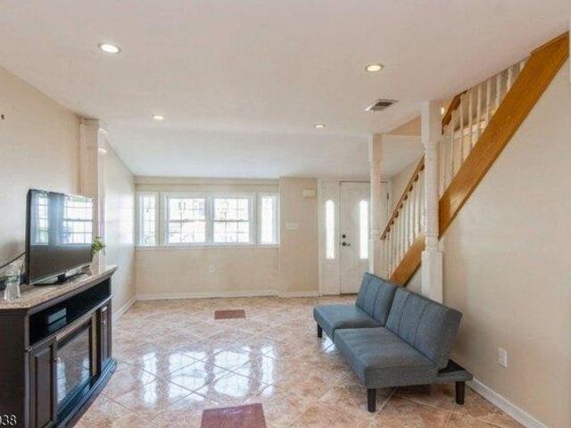 house with 3 bedroom, Linden NJ ES104262491