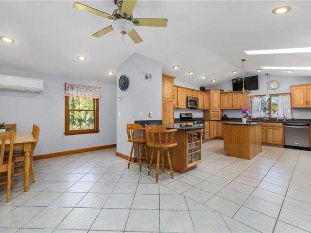 house with 3 bedroom, Little Compton RI DS102828717