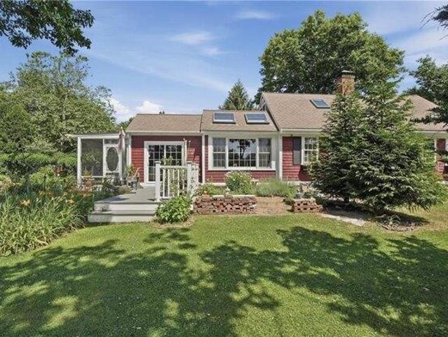 house with 3 bedroom, Little Compton RI ES104235100