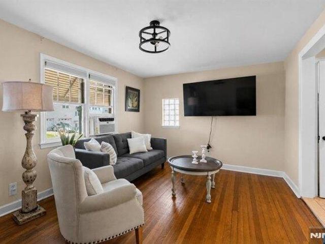 house with 3 bedroom, Little Ferry NJ ES105142366