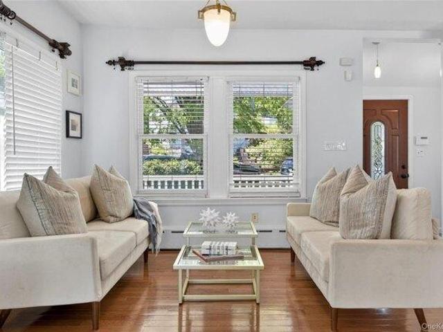 house with 3 bedroom, Little Neck NY ES105206929