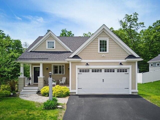 house with 3 bedroom, Londonderry NH DS104331262