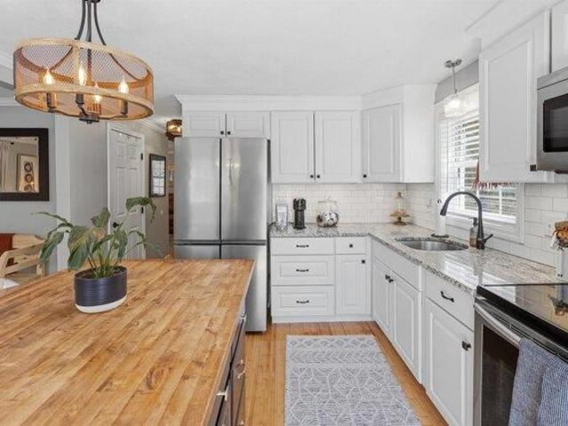 house with 3 bedroom, Londonderry NH ES103887752