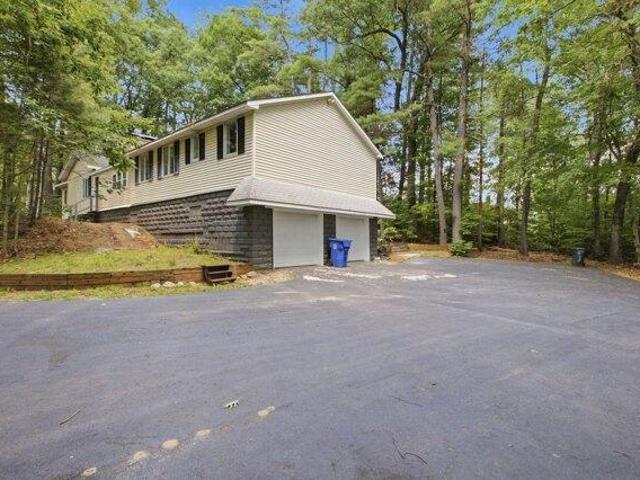 house with 3 bedroom, Londonderry NH ES104010763