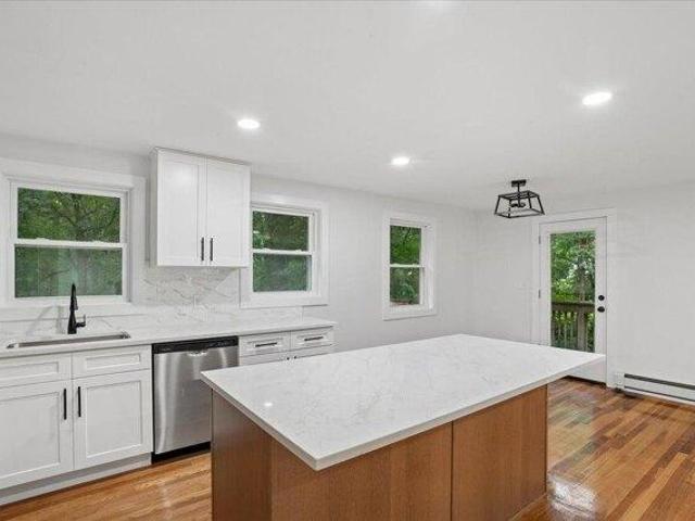house with 3 bedroom, Londonderry NH ES104405884