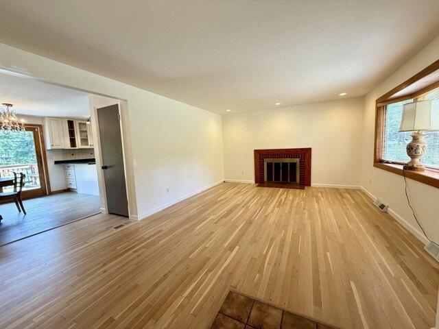 house with 3 bedroom, Longmeadow MA DLS103100671