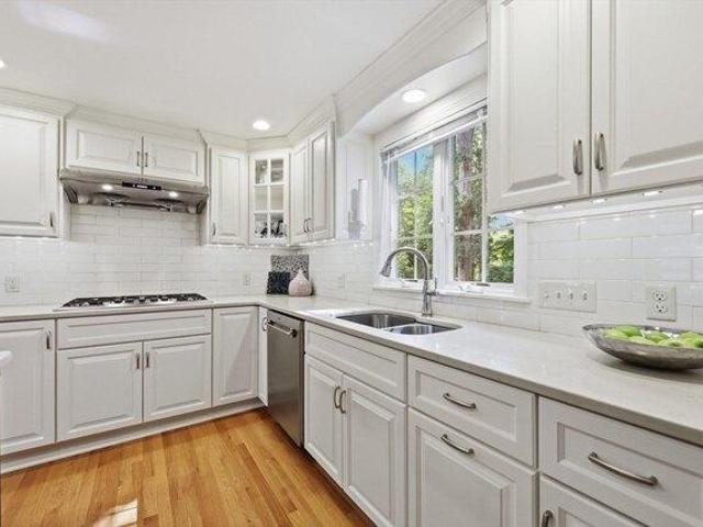 house with 3 bedroom, Longmeadow MA ES104567212