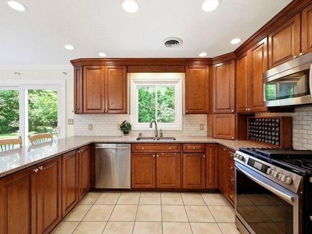 house with 3 bedroom, Longmeadow MA ES105082524