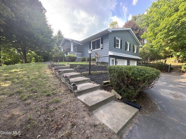 house with 3 bedroom, Loudonville NY ES104909147