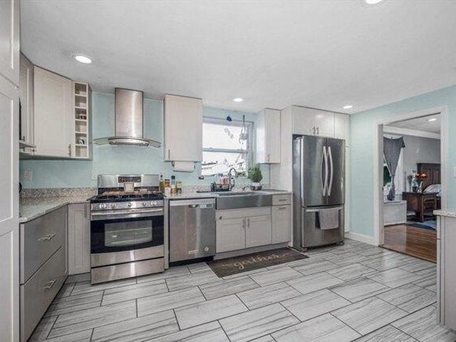 house with 3 bedroom, Lowell MA ES102922156