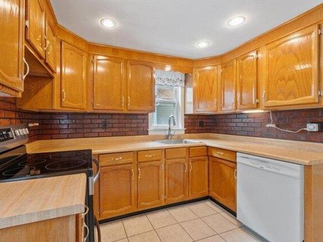 house with 3 bedroom, Lowell MA ES102960147