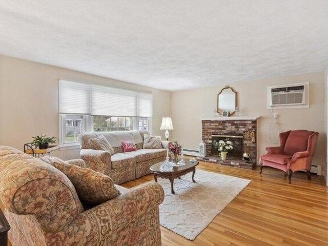 house with 3 bedroom, Lowell MA ES103626070