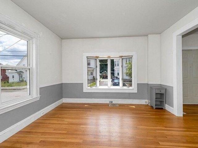 house with 3 bedroom, Lowell MA ES103101363