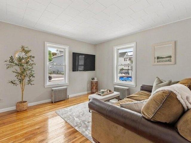 house with 3 bedroom, Lowell MA ES104298598