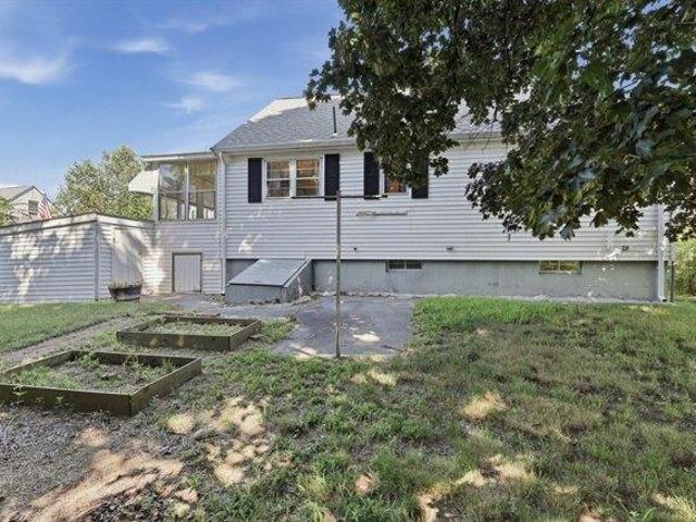 house with 3 bedroom, Lowell MA ES105095502
