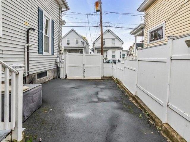 house with 3 bedroom, Lowell MA ES105340982