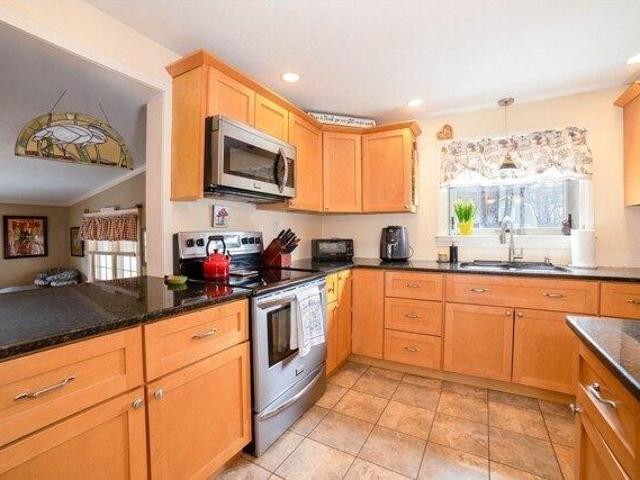 house with 3 bedroom, Lunenburg MA DLS103033563