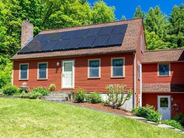 house with 3 bedroom, Lunenburg MA DLS103072497