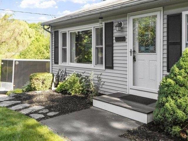 house with 3 bedroom, Lunenburg MA DLS103099568