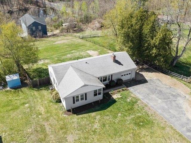 house with 3 bedroom, Lunenburg MA DLS103101504