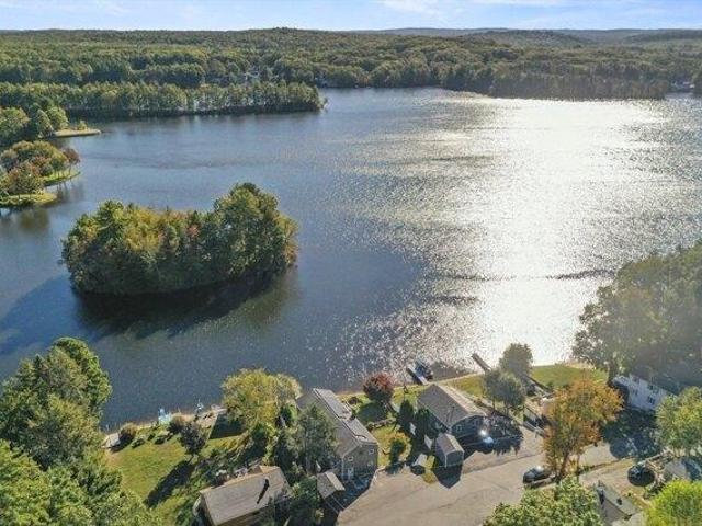 house with 3 bedroom, Lunenburg MA DS102089392