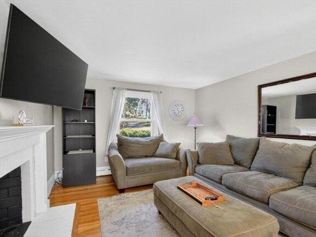 house with 3 bedroom, Lunenburg MA ES103071367