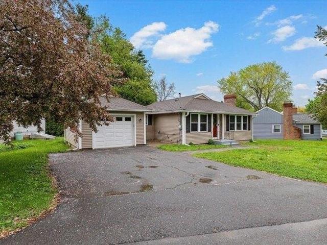 house with 3 bedroom, Lunenburg MA ES103073218