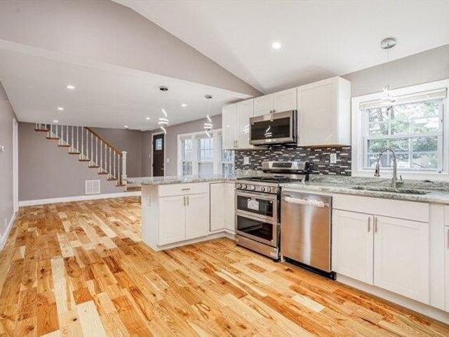 house with 3 bedroom, Lunenburg MA ES103100587